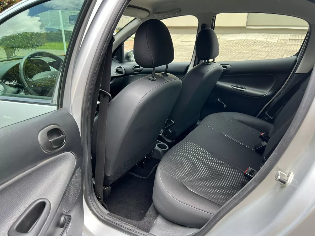 Peugeot 206 2013 - Luzmautos